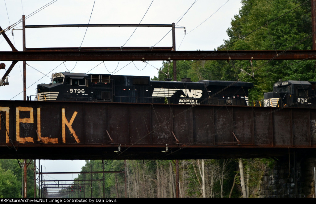Whiteface NS C40-9W 9796 leads 17G through West Lang